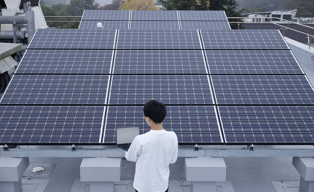 Optimizing energy management of solar power generation and storage ...