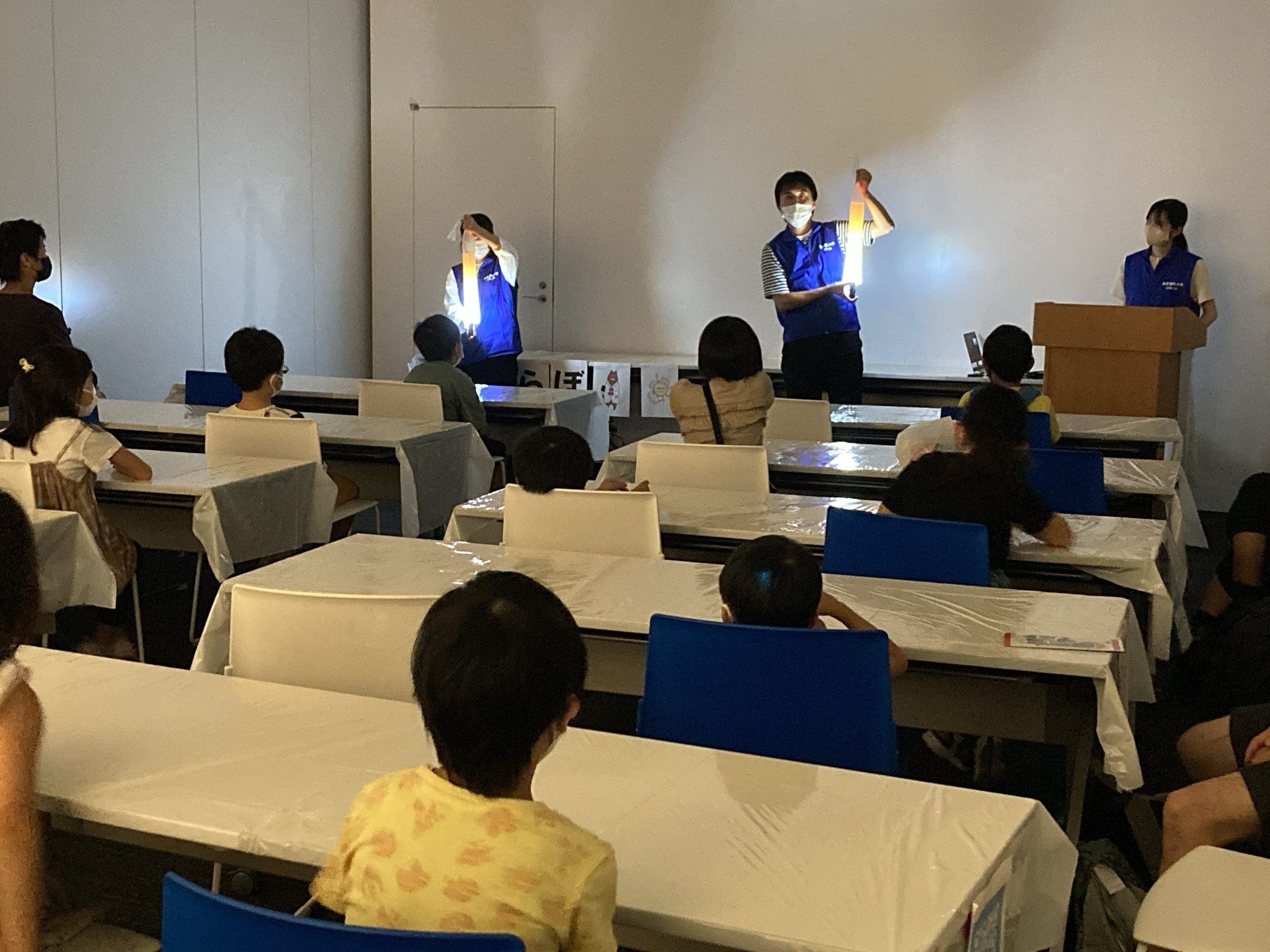 Creating connections between science and society by first communicating ...